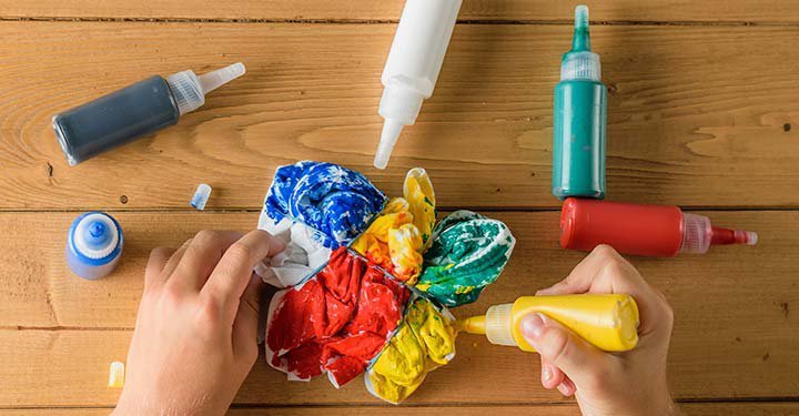 DIY Dye Your Boring Clothes With Tie-Dye At Home, Homemade Tie Dye Shirts